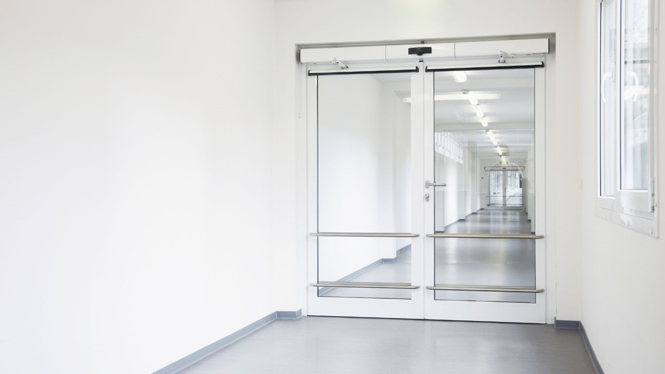 Fluchtweg und Panikverschlüsse: Sicherheit im Notfall